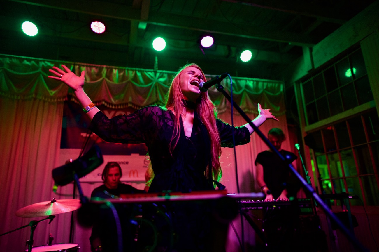 Vera Blue's First Performance In American Was Breathtaking [PHOTOS ...