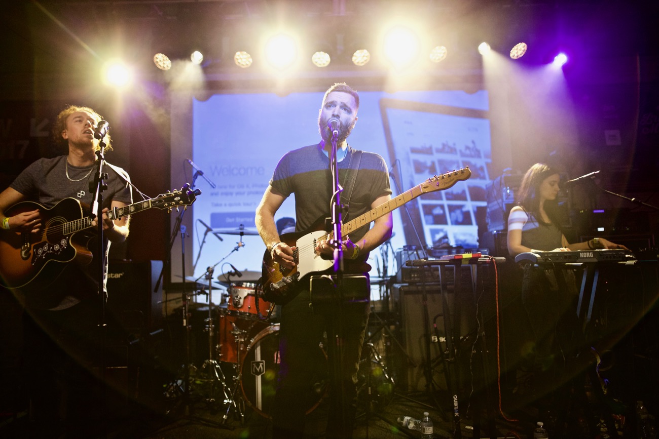 Mt. Wolf Lulls Crowd Into A Dream Like State [PHOTOS+REVIEW] - Blurred ...