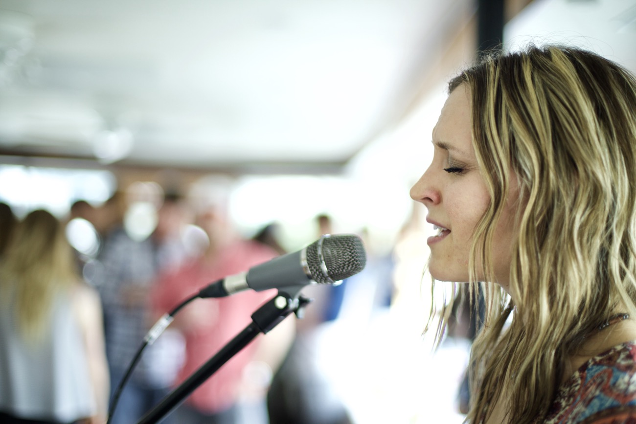 Lindsey Thompson at 30A's SXSW Riverboat Showcase [PHOTOS] - Blurred ...