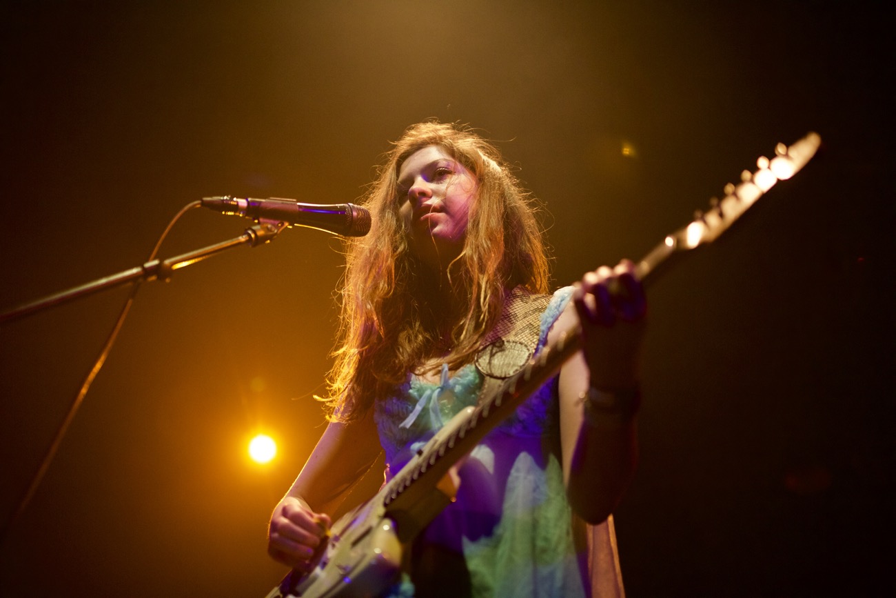 Alaska Reid's Soothing Vocals For Alyeska Entice [PHOTOS] - Blurred Culture