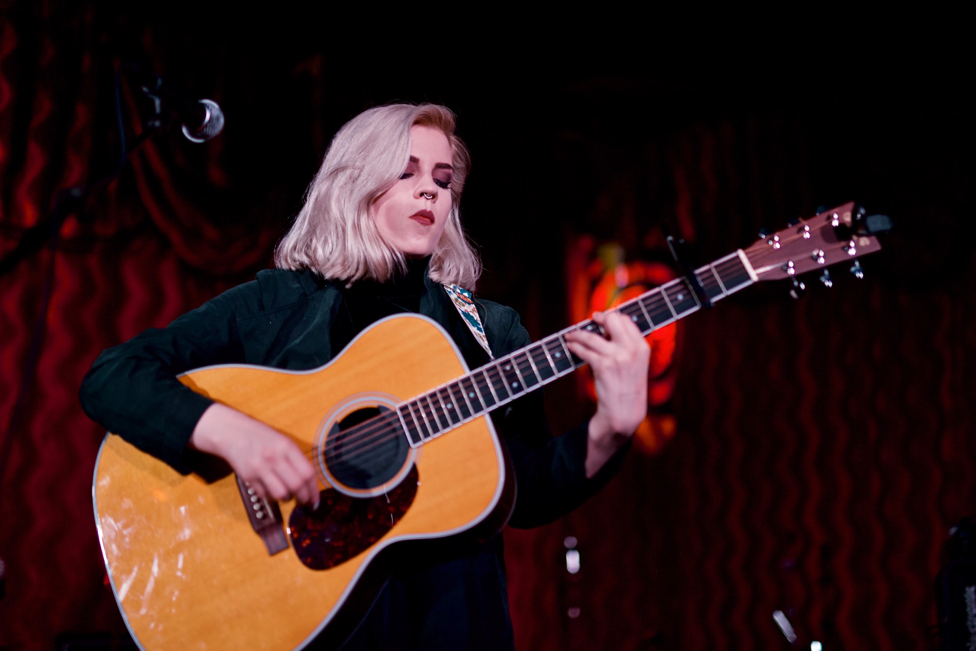 SEE's Acoustic Set Showcases Her Raw Pop Emotions [PHOTOS] - Blurred ...