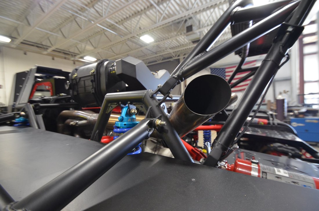 The Ripsaw EV3-F1 Is a Hellcat-Powered, 1,500-HP Personal Off-Road Tank ...