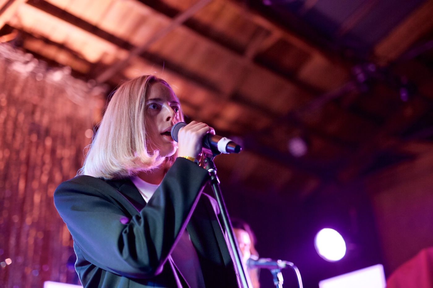 Chelsea Jade's Dynamic Performance At Girlschool Was Eye-Opening ...