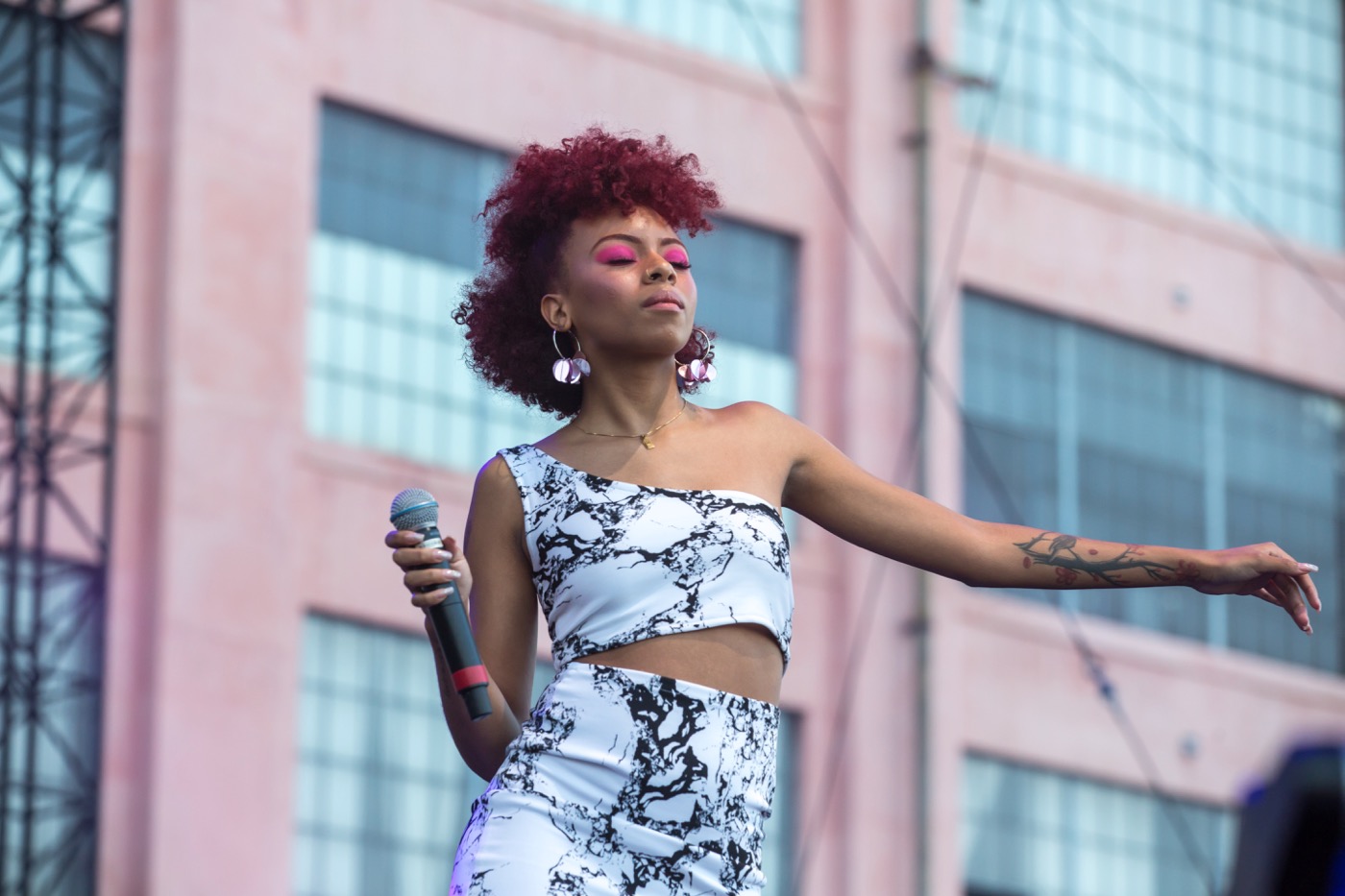 19 Year Old Ravyn Lenae Proves She Has Talent To Spare At AMF - Blurred ...