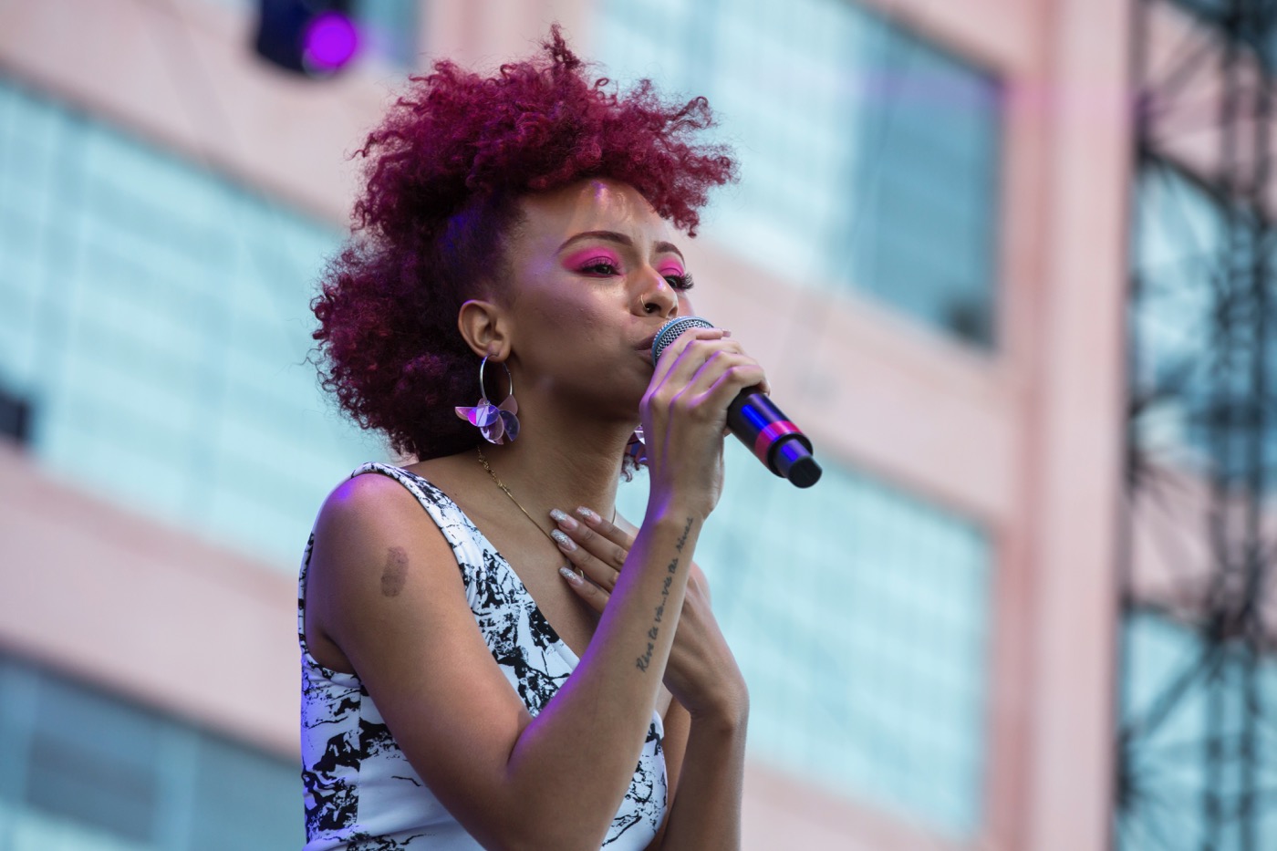 19 Year Old Ravyn Lenae Proves She Has Talent To Spare At AMF - Blurred ...