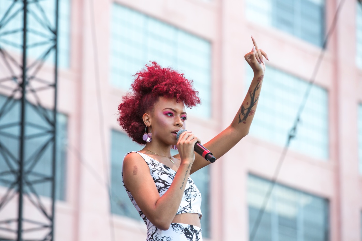 19 Year Old Ravyn Lenae Proves She Has Talent To Spare At AMF - Blurred ...