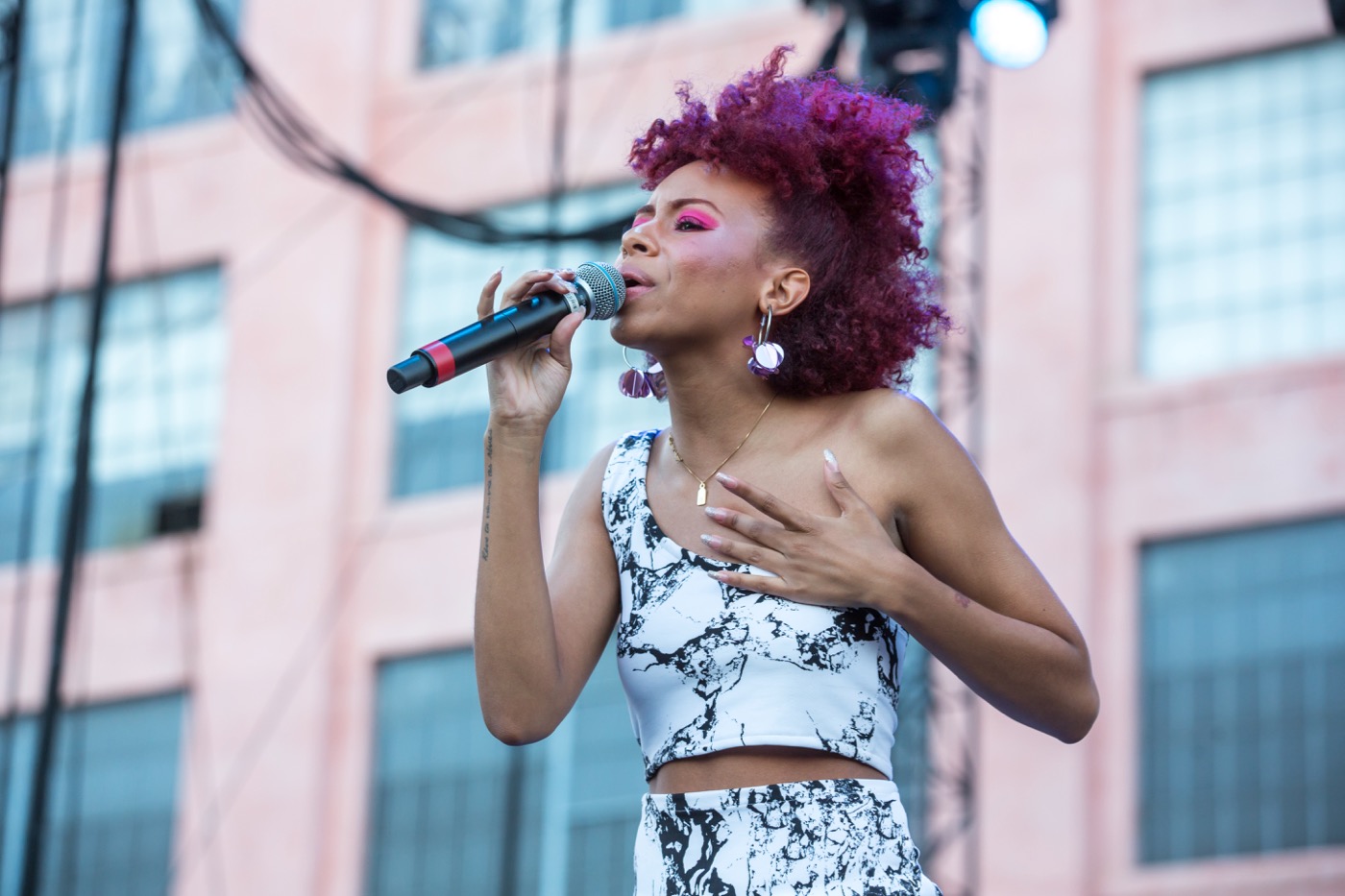19 Year Old Ravyn Lenae Proves She Has Talent To Spare At AMF - Blurred ...