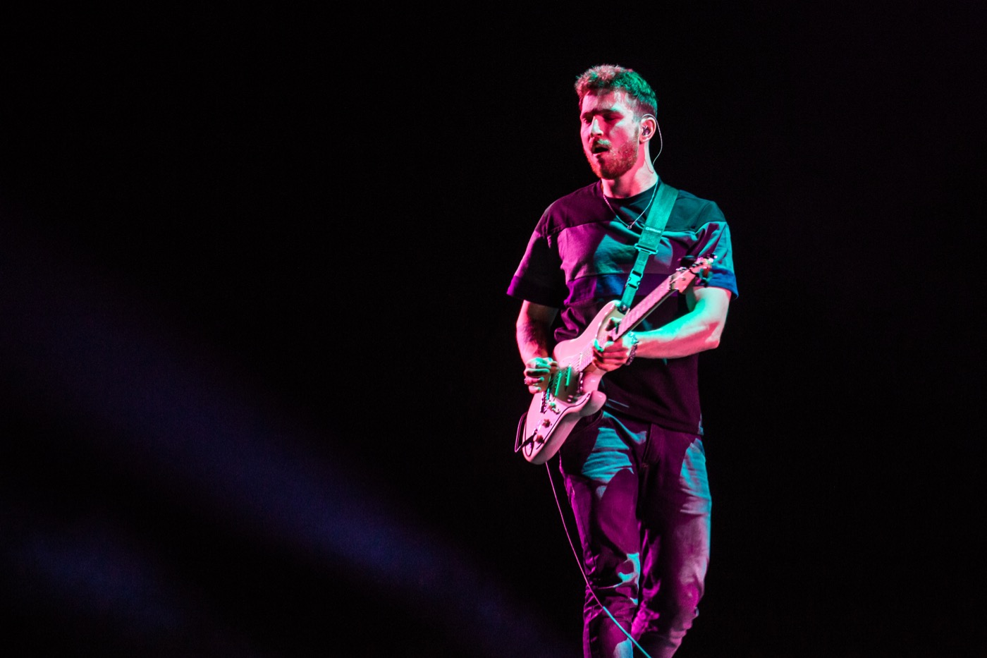 Two Feet Looked To Be In Good Spirits At The Forum - Blurred Culture