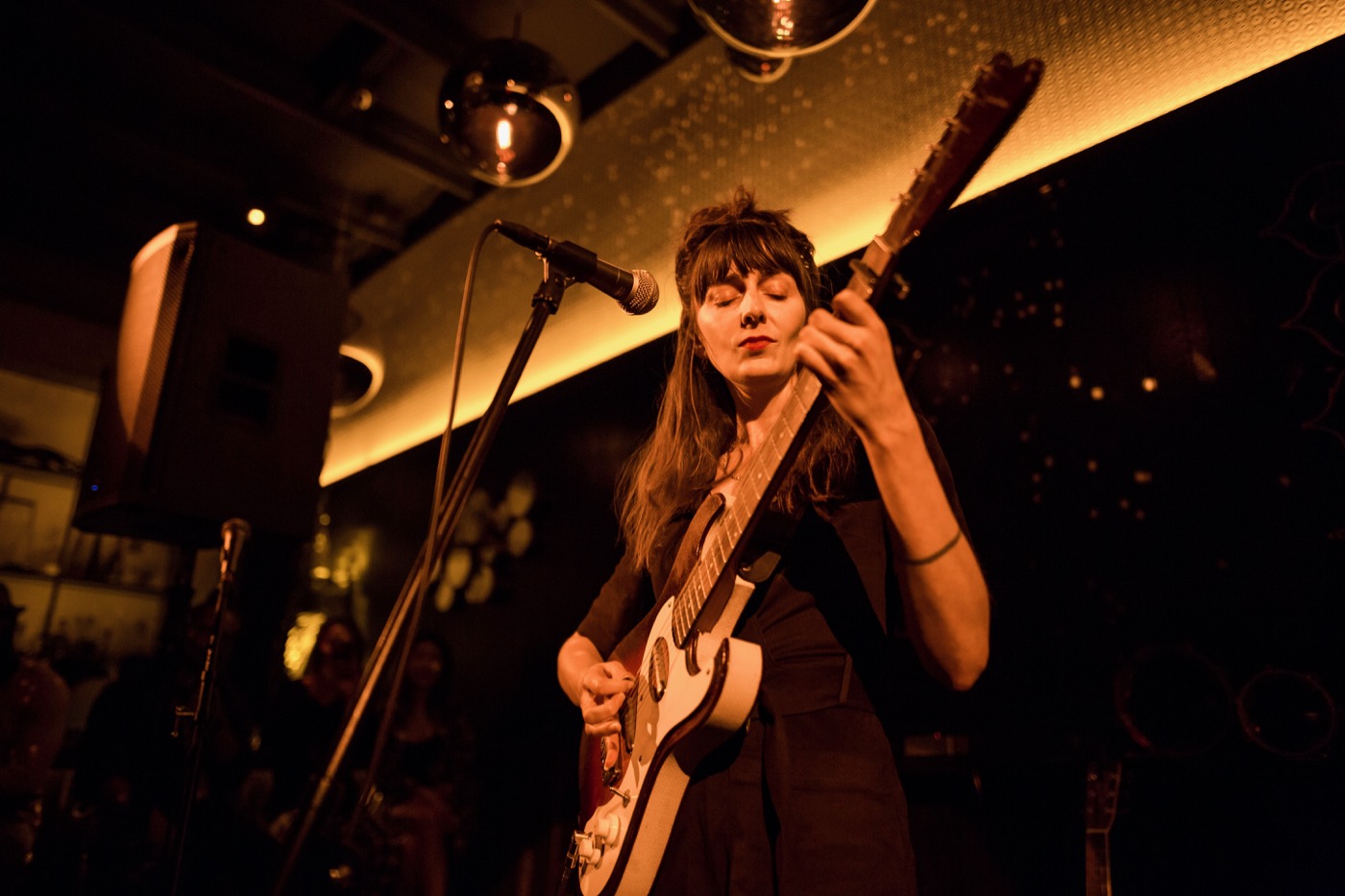 Anna Ash Allows Her Voice and Stories to Shine Through. - Blurred Culture