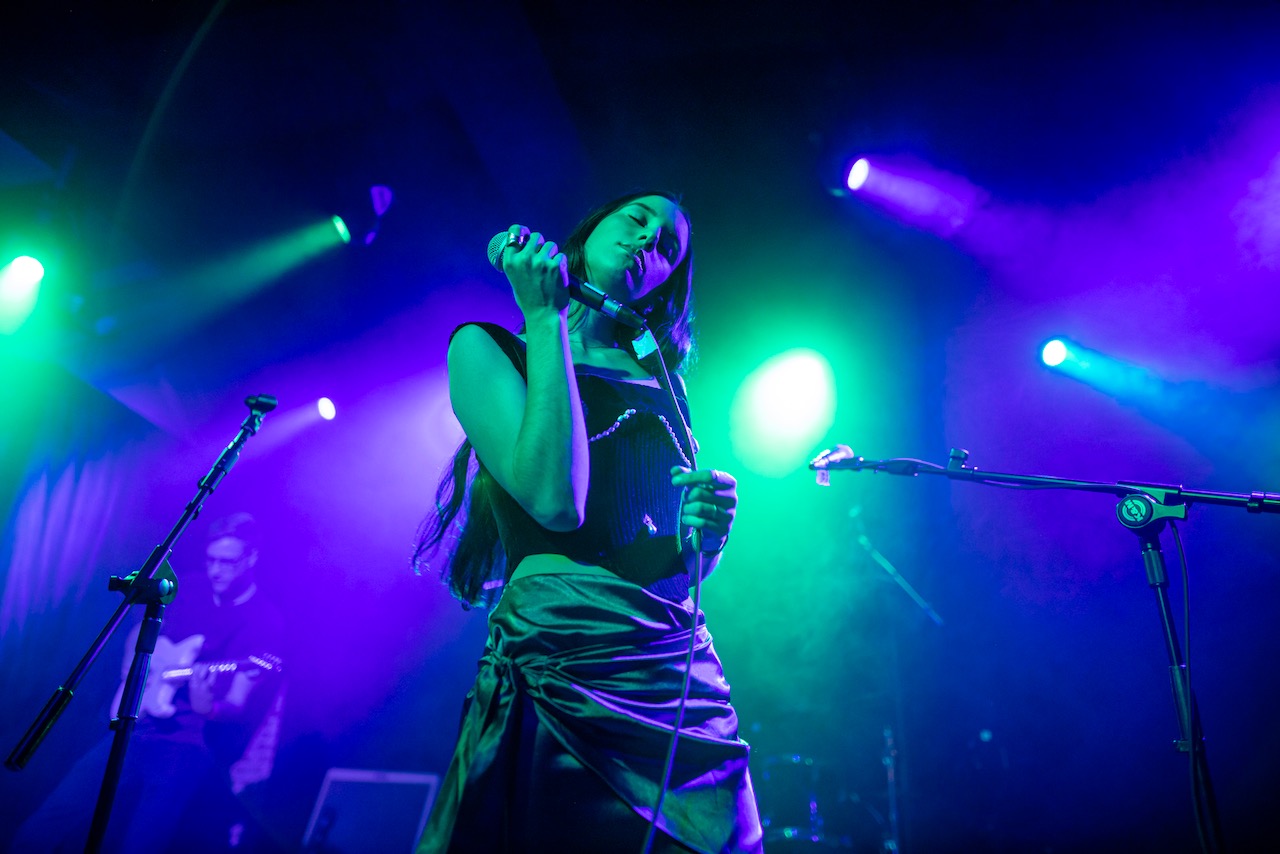 Loyal Lobos Pours Her Heart Out At The Paramount - Blurred Culture