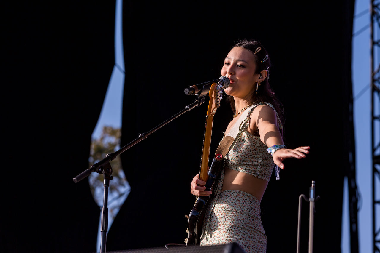 Luna Li Set The Perfect MidAfternoon Mood At Head In The Clouds ...