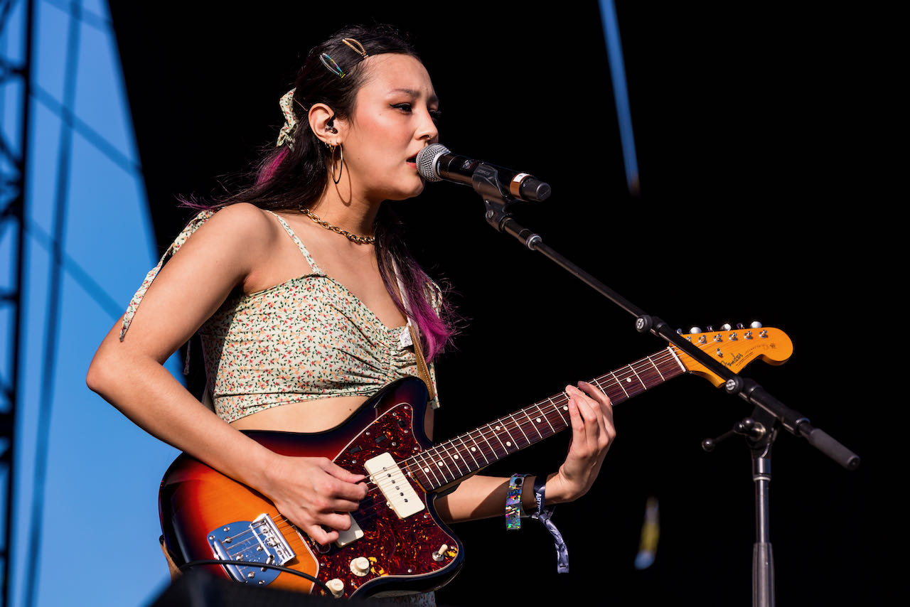 Luna Li Set The Perfect MidAfternoon Mood At Head In The Clouds ...