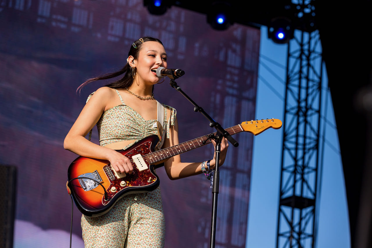 Luna Li Set The Perfect MidAfternoon Mood At Head In The Clouds ...