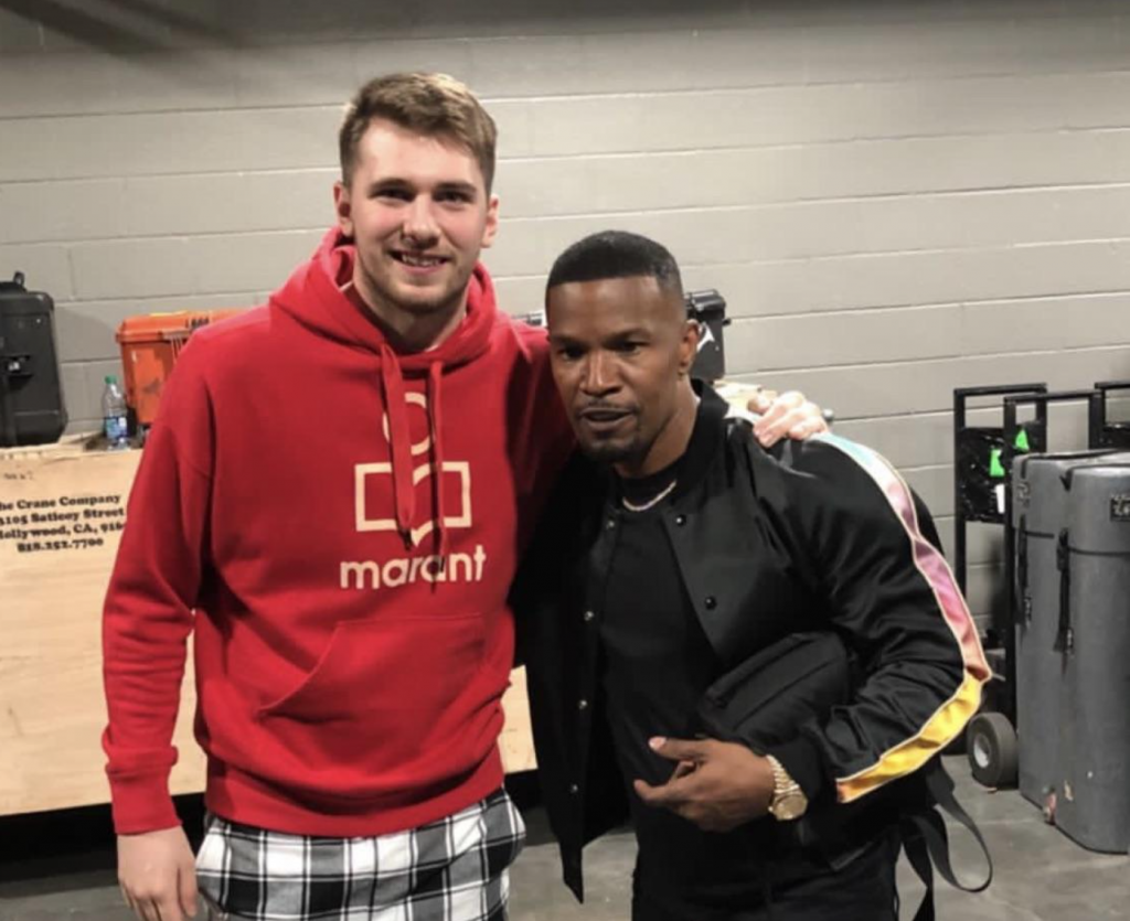 JAMIE FOXX SHOWS LUKA DONCIC HIS BASKETBALL SKILLS IN BID FOR '10 ...