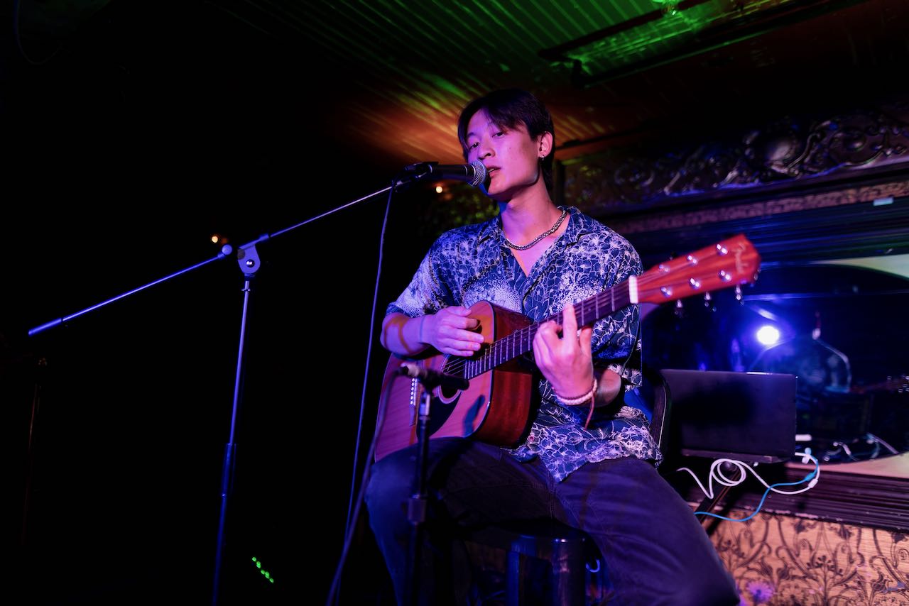 Boyu Tells Madame Siam How Life In Hollywood Is With Acoustic Set ...