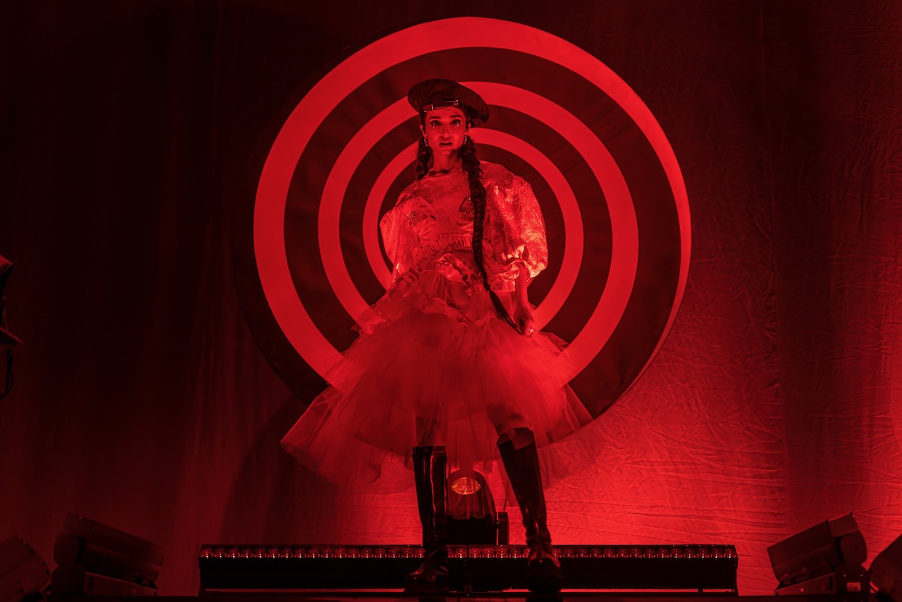 Poppy's "Never Find My Place Tour" Finds It's Place In Los Angeles ...