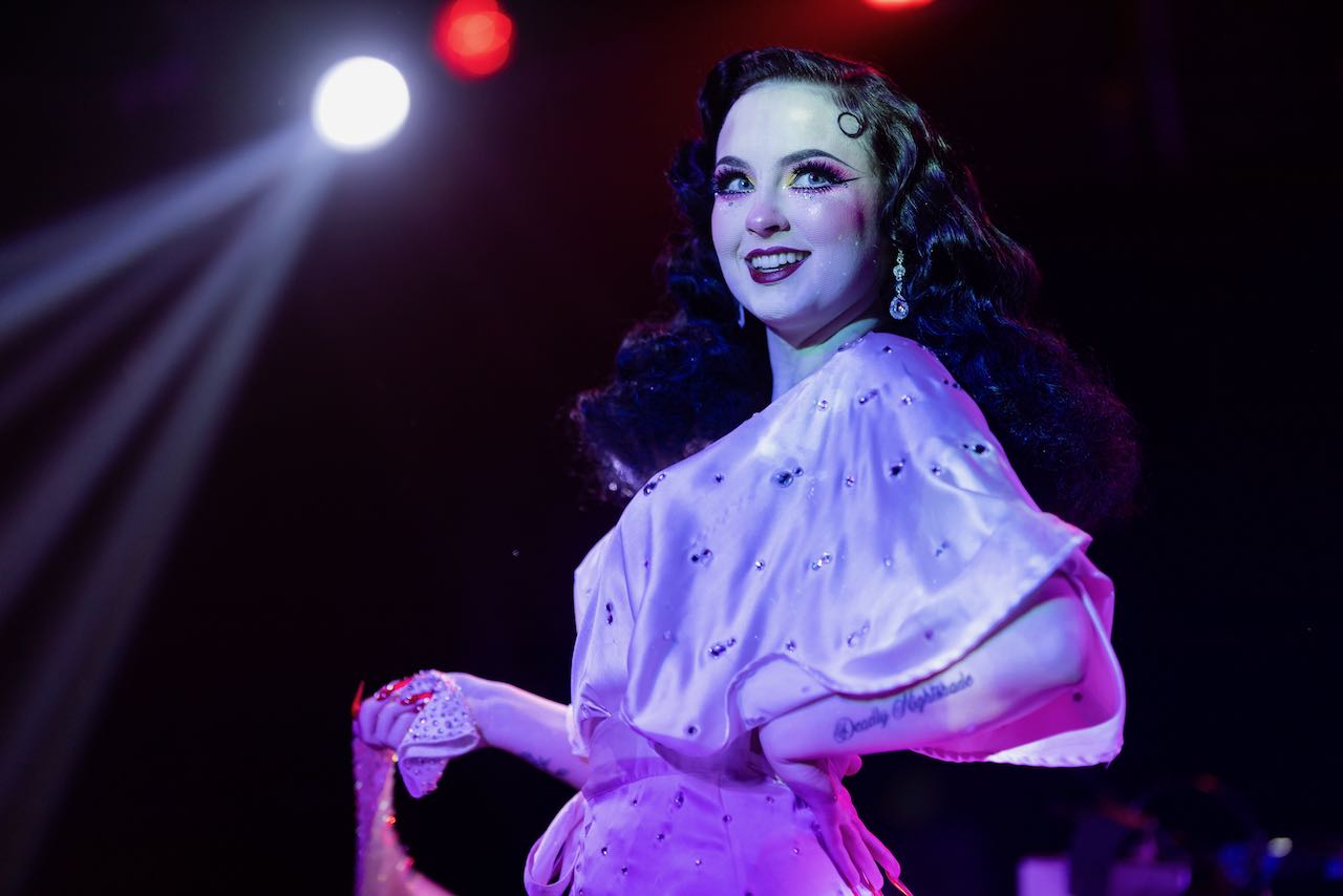 Sick Beats and Sexy Figures Take the Heav3n Stage - Blurred Culture