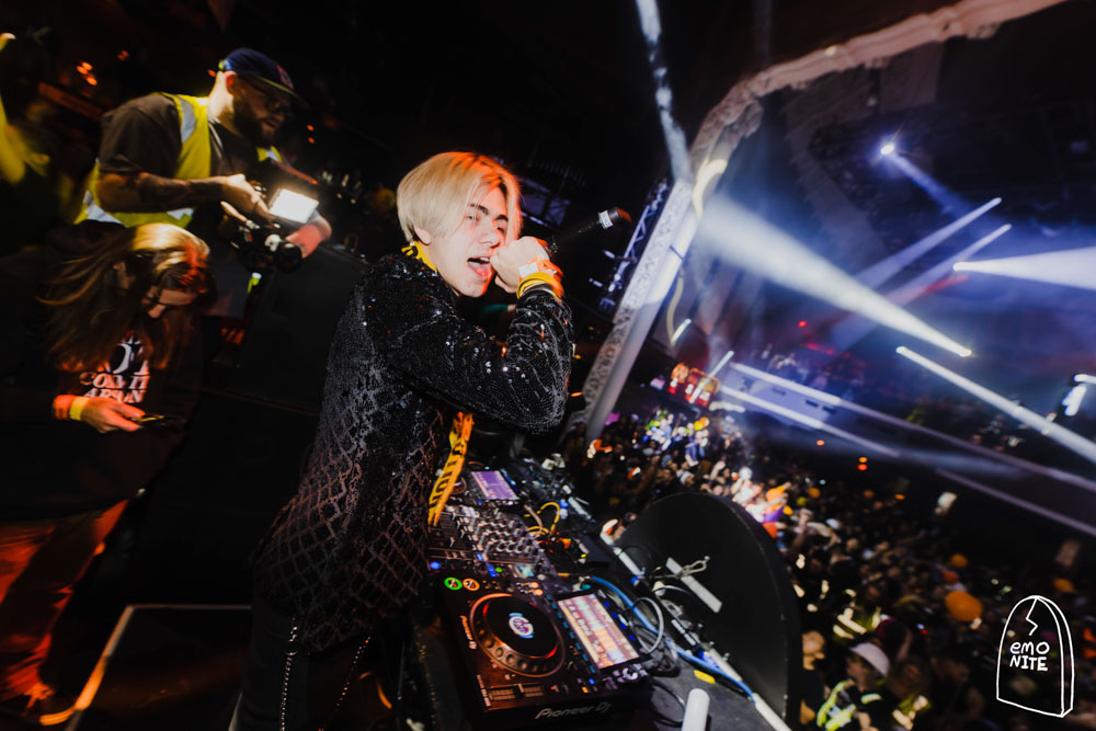 Keep Building: Emo Nite returns to Los Angeles with a BANG! - Blurred ...