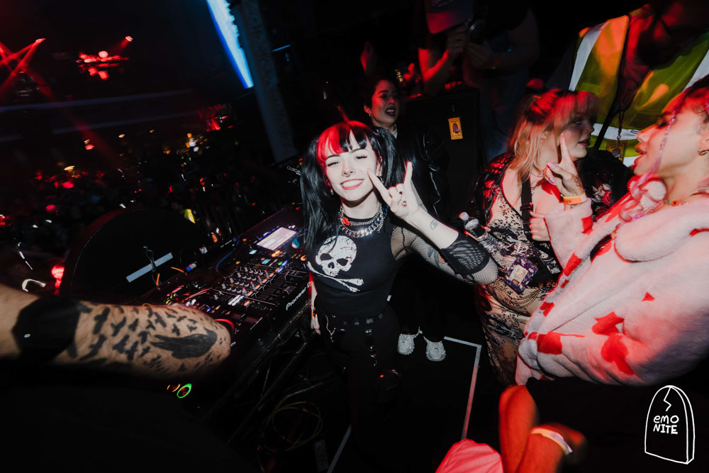 Keep Building: Emo Nite returns to Los Angeles with a BANG! - Blurred ...
