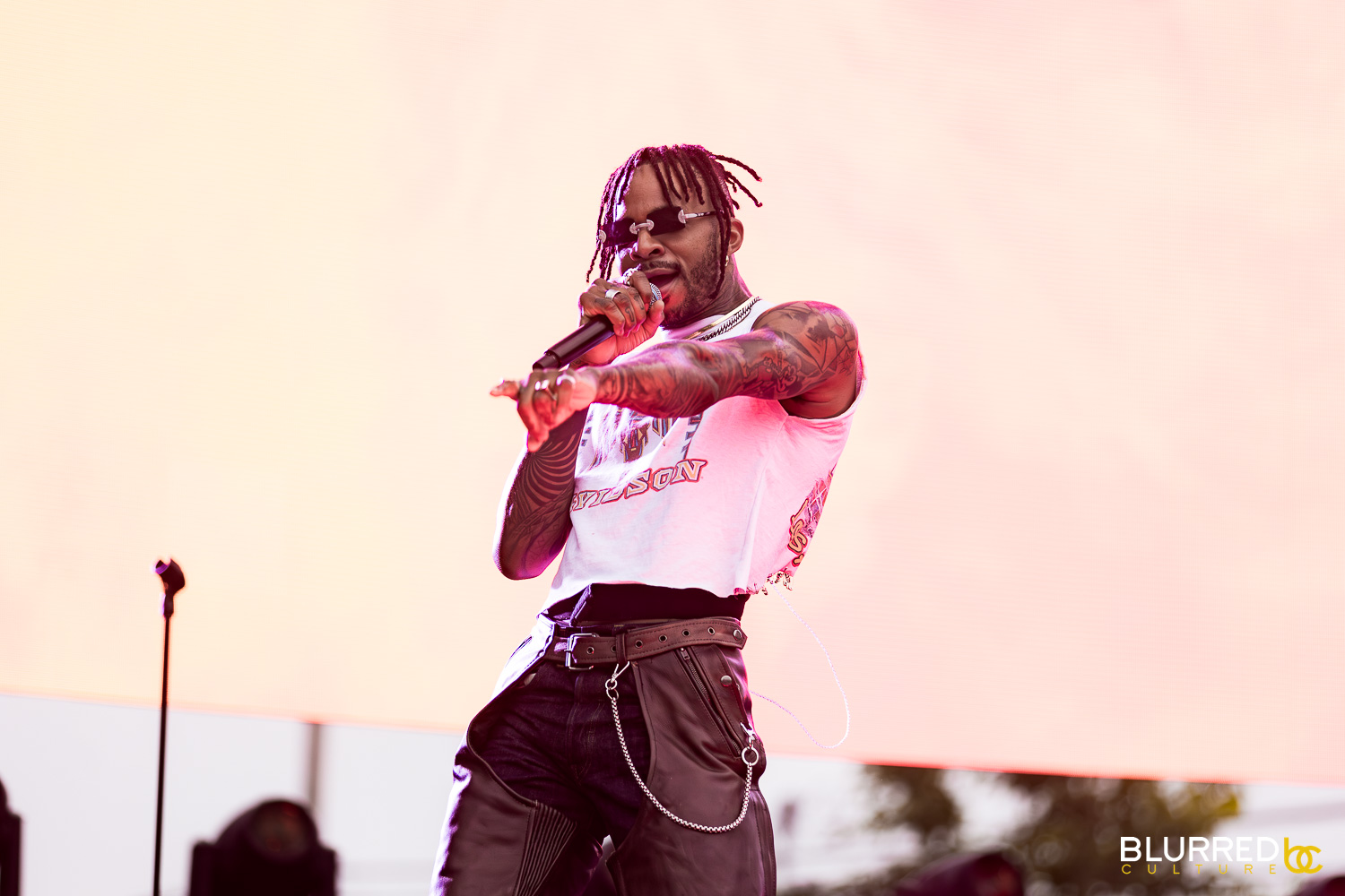 Owenn's Electrifying Outloud Fest Set: A Rising Star with Anthem Hooks ...